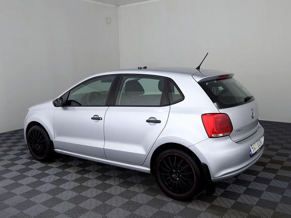 Pelēks Volkswagen Polo 2011 Tallina, ar dzinēja tilpumu 1.40 L un nobraukumu 266 tūkst. km par 2399 €, foto 4 vietnē AUTOMOTO.COM.LV