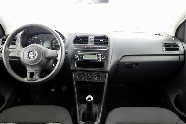 Pelēks Volkswagen Polo 2011 Tallina, ar dzinēja tilpumu 1.40 L un nobraukumu 266 tūkst. km par 2399 €, foto 5 vietnē AUTOMOTO.COM.LV