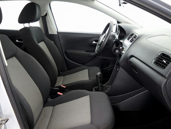 Pelēks Volkswagen Polo 2011 Tallina, ar dzinēja tilpumu 1.40 L un nobraukumu 266 tūkst. km par 2399 €, foto 6 vietnē AUTOMOTO.COM.LV