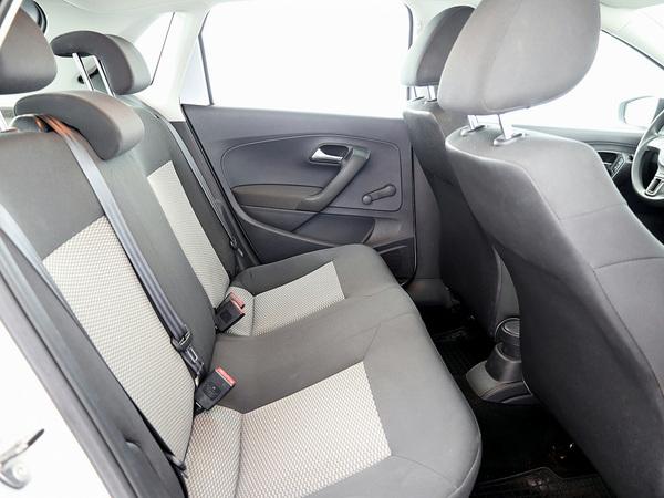 Pelēks Volkswagen Polo 2011 Tallina, ar dzinēja tilpumu 1.40 L un nobraukumu 266 tūkst. km par 2399 €, foto 7 vietnē AUTOMOTO.COM.LV