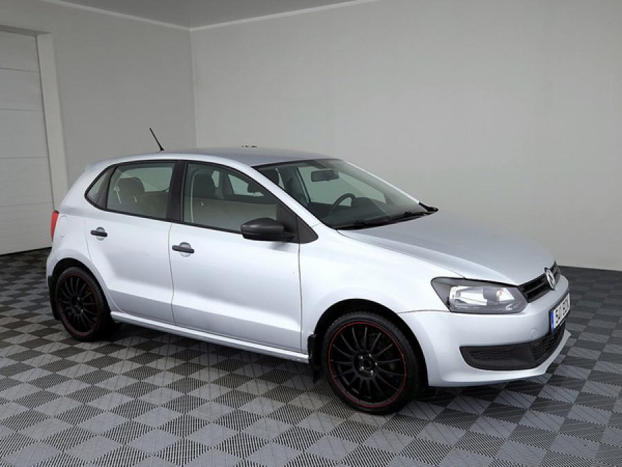Grey Volkswagen Polo 2011 in Tallinn, with an engine capacity of 1.40 L and mileage of 266 thousand km for 2399 €, photo 1 on AUTOMOTO.COM.LV