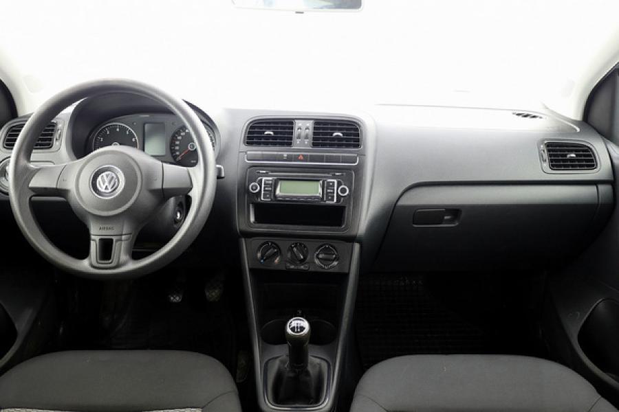 Grey Volkswagen Polo 2011 in Tallinn, with an engine capacity of 1.40 L and mileage of 266 thousand km for 2399 €, photo 6 on AUTOMOTO.COM.LV