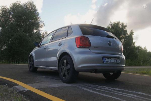 Volkswagen Polo 2011 Klaipėda vietnē Pelēks Volkswagen Polo 2011 Klaipėda, ar dzinēja tilpumu 1.60 L un nobraukumu 260 tūkst. km par 2800 €, foto 4 vietnē AUTOMOTO.COM.LV