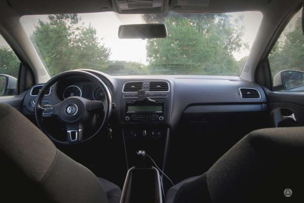 Volkswagen Polo 2011 Klaipėda vietnē Pelēks Volkswagen Polo 2011 Klaipėda, ar dzinēja tilpumu 1.60 L un nobraukumu 260 tūkst. km par 2800 €, foto 5 vietnē AUTOMOTO.COM.LV