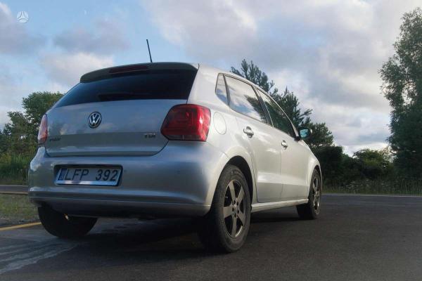 Volkswagen Polo 2011 Klaipėda vietnē Pelēks Volkswagen Polo 2011 Klaipėda, ar dzinēja tilpumu 1.60 L un nobraukumu 260 tūkst. km par 2800 €, foto 8 vietnē AUTOMOTO.COM.LV