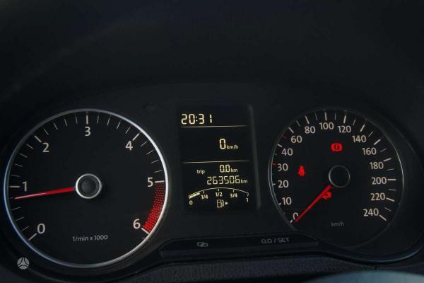 Volkswagen Polo 2011 Klaipėda vietnē Pelēks Volkswagen Polo 2011 Klaipėda, ar dzinēja tilpumu 1.60 L un nobraukumu 260 tūkst. km par 2800 €, foto 9 vietnē AUTOMOTO.COM.LV
