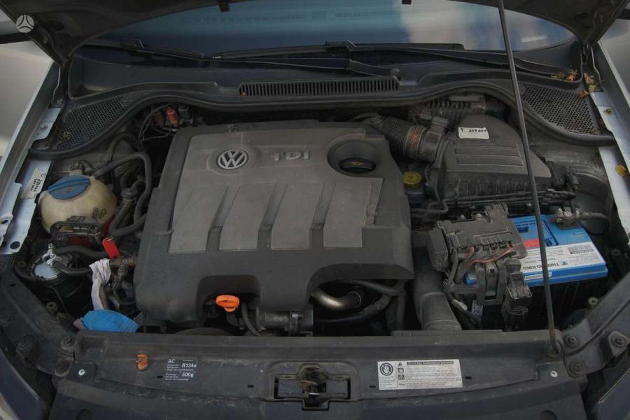 Pelēks Volkswagen Polo 2011 Klaipėda, ar dzinēja tilpumu 1.60 L un nobraukumu 260 tūkst. km par 2800 €, foto 10 vietnē AUTOMOTO.COM.LV