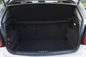 Pelēks Volkswagen Polo 2011 Klaipėda, ar dzinēja tilpumu 1.60 L un nobraukumu 260 tūkst. km par 2800 €, foto 14 vietnē AUTOMOTO.COM.LV