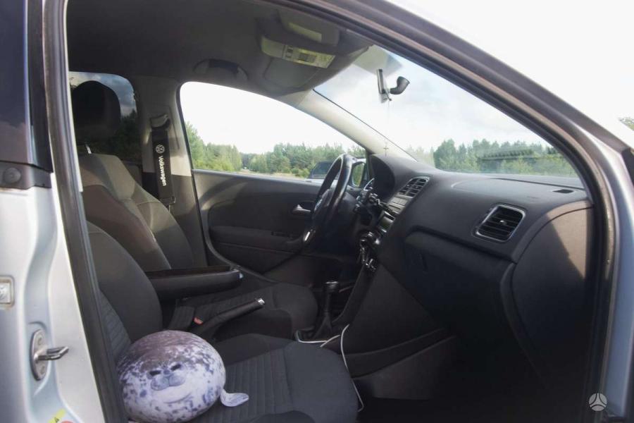 Pelēks Volkswagen Polo 2011 Klaipėda, ar dzinēja tilpumu 1.60 L un nobraukumu 260 tūkst. km par 2800 €, foto 15 vietnē AUTOMOTO.COM.LV