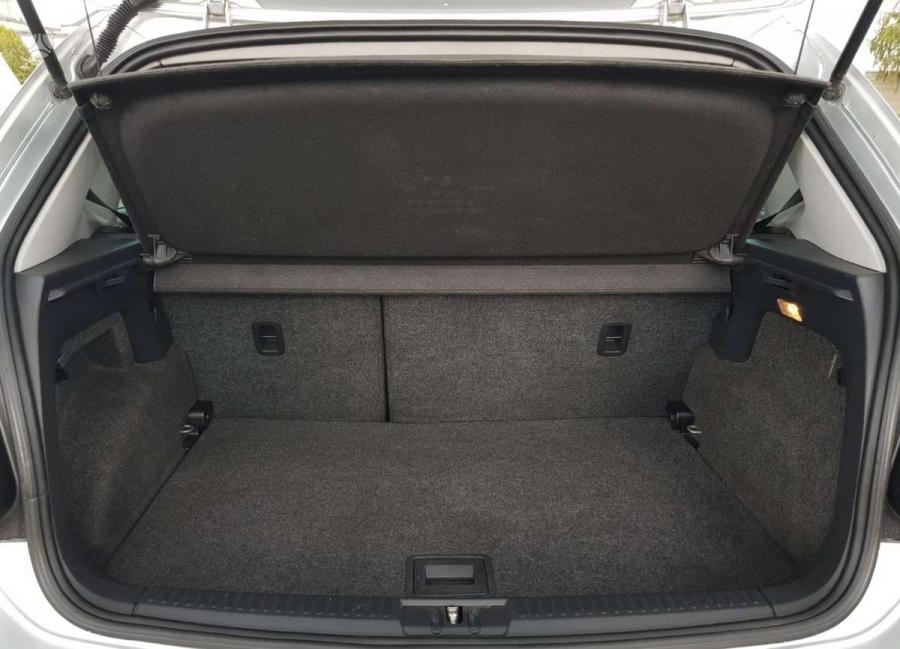 Pelēks Volkswagen Polo 2011 Šauļi, ar dzinēja tilpumu 1.20 L un nobraukumu 260 tūkst. km par 2950 €, foto 13 vietnē AUTOMOTO.COM.LV