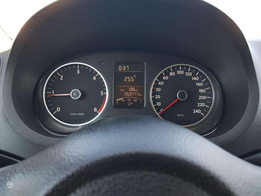 Pelēks Volkswagen Polo 2011 Šauļi, ar dzinēja tilpumu 1.20 L un nobraukumu 260 tūkst. km par 2950 €, foto 14 vietnē AUTOMOTO.COM.LV