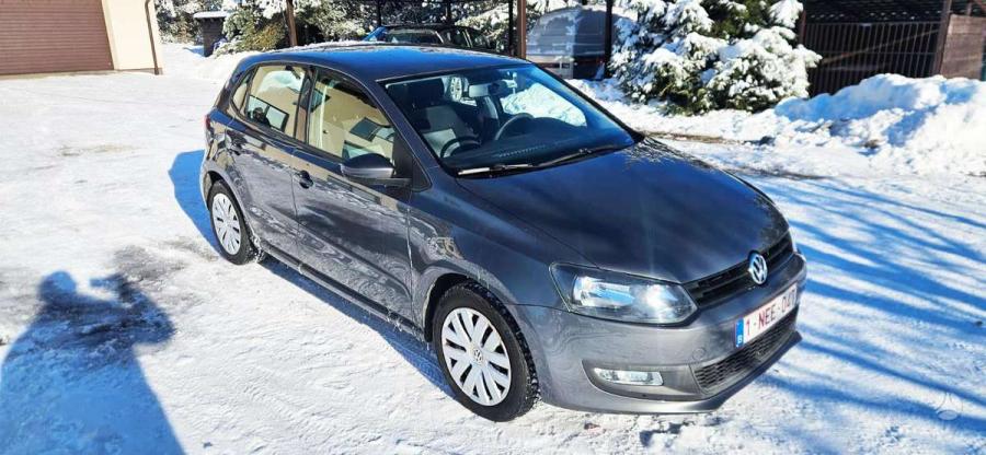 Pelēks Volkswagen Polo 2012 Viļņa, ar dzinēja tilpumu 1.39 L un nobraukumu 186 tūkst. km par 5790 €, foto 1 vietnē AUTOMOTO.COM.LV