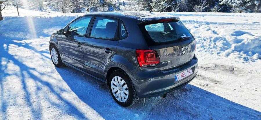 Pelēks Volkswagen Polo 2012 Viļņa, ar dzinēja tilpumu 1.39 L un nobraukumu 186 tūkst. km par 5790 €, foto 4 vietnē AUTOMOTO.COM.LV