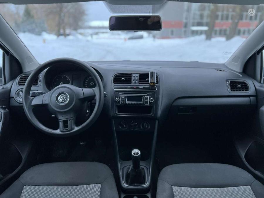 Grey Volkswagen Polo 2012 in Klaipeda, with an engine capacity of 1.20 L and mileage of 193 thousand km for 3350 €, photo 7 on AUTOMOTO.COM.LV