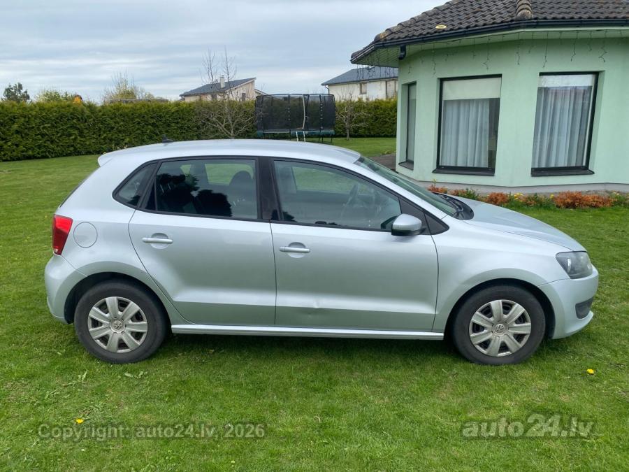 Pelēks Volkswagen Polo 2012 Tallina, ar dzinēja tilpumu 1.60 L un nobraukumu 260 tūkst. km par 3250 €, foto 5 vietnē AUTOMOTO.COM.LV