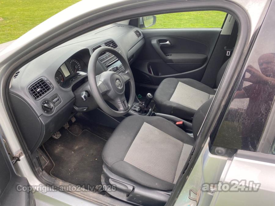 Pelēks Volkswagen Polo 2012 Tallina, ar dzinēja tilpumu 1.60 L un nobraukumu 260 tūkst. km par 3250 €, foto 9 vietnē AUTOMOTO.COM.LV