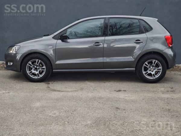 Grey Volkswagen Polo 2012 in Ogre, with an engine capacity of 1.60 L and mileage of 226 thousand km for 5250 €, photo 4 on AUTOMOTO.COM.LV