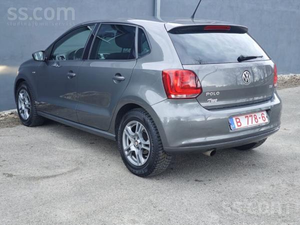 Grey Volkswagen Polo 2012 in Ogre, with an engine capacity of 1.60 L and mileage of 226 thousand km for 5250 €, photo 6 on AUTOMOTO.COM.LV