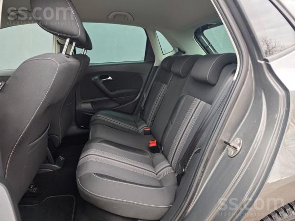 Grey Volkswagen Polo 2012 in Ogre, with an engine capacity of 1.60 L and mileage of 226 thousand km for 5250 €, photo 8 on AUTOMOTO.COM.LV