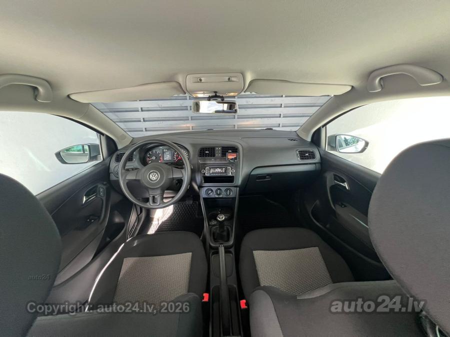 Grey Volkswagen Polo 2012 in Tallinn, with an engine capacity of 1.40 L and mileage of 135 thousand km for 5400 €, photo 15 on AUTOMOTO.COM.LV