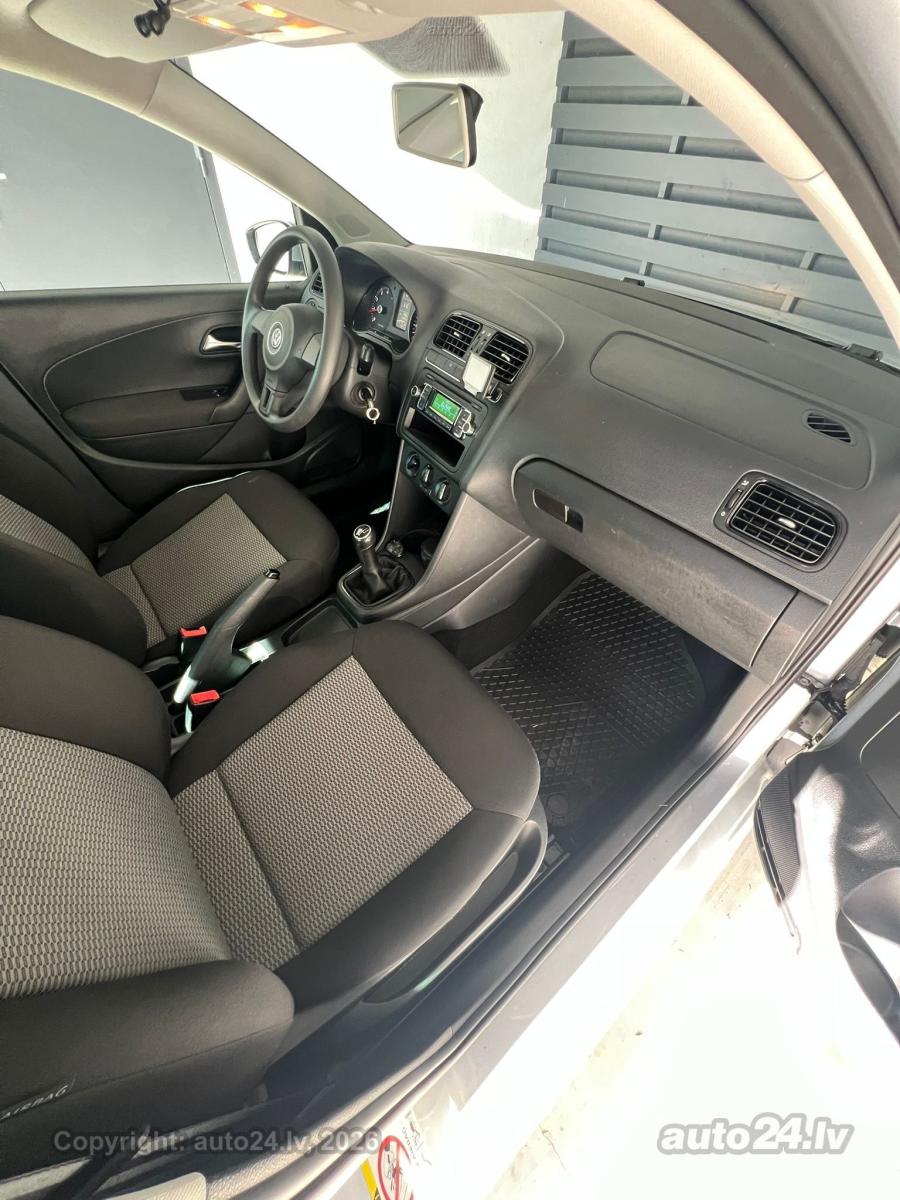 Grey Volkswagen Polo 2012 in Tallinn, with an engine capacity of 1.40 L and mileage of 135 thousand km for 5400 €, photo 16 on AUTOMOTO.COM.LV