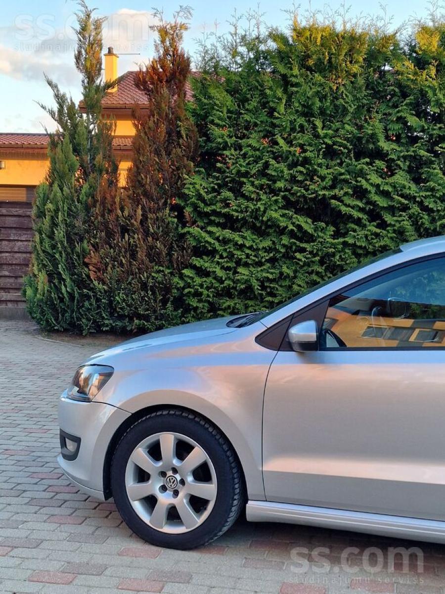 Grey Volkswagen Polo 2012 in Riga, with an engine capacity of 1.20 L and mileage of 318 thousand km for 3150 €, photo 4 on AUTOMOTO.COM.LV