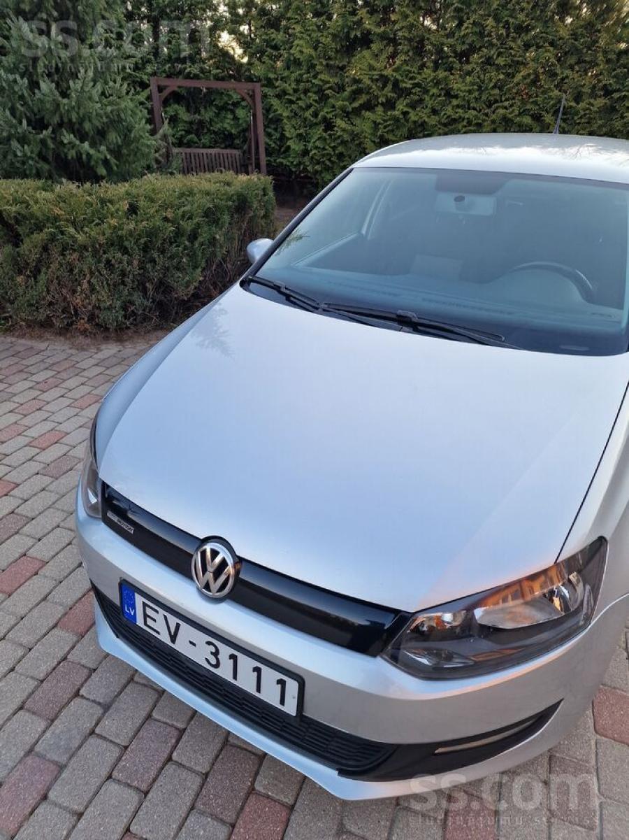 Grey Volkswagen Polo 2012 in Riga, with an engine capacity of 1.20 L and mileage of 318 thousand km for 3150 €, photo 9 on AUTOMOTO.COM.LV