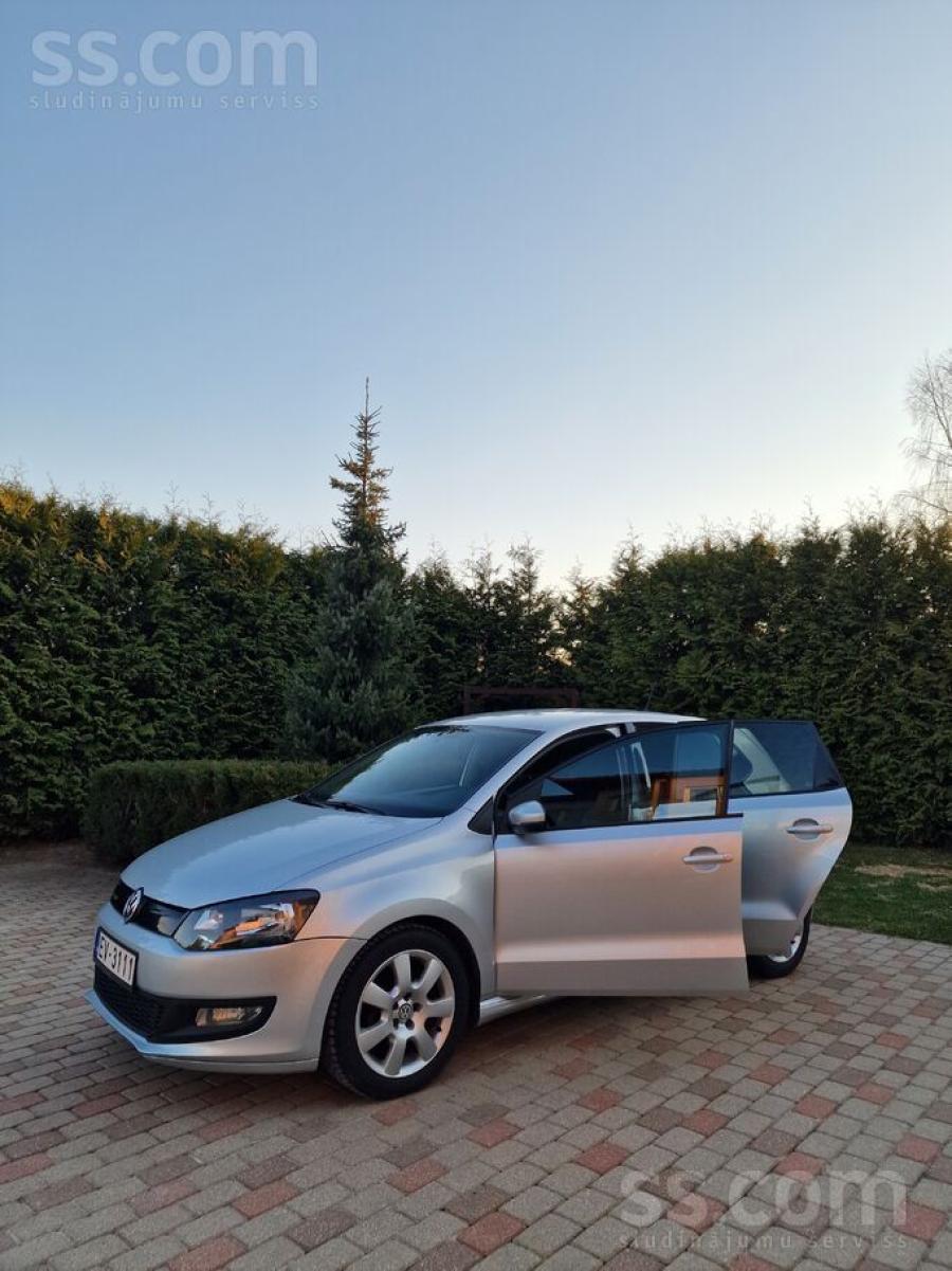 Grey Volkswagen Polo 2012 in Riga, with an engine capacity of 1.20 L and mileage of 318 thousand km for 3150 €, photo 12 on AUTOMOTO.COM.LV