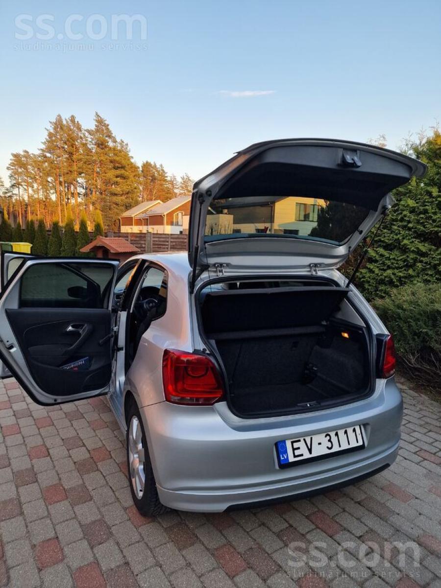 Grey Volkswagen Polo 2012 in Riga, with an engine capacity of 1.20 L and mileage of 318 thousand km for 3150 €, photo 13 on AUTOMOTO.COM.LV