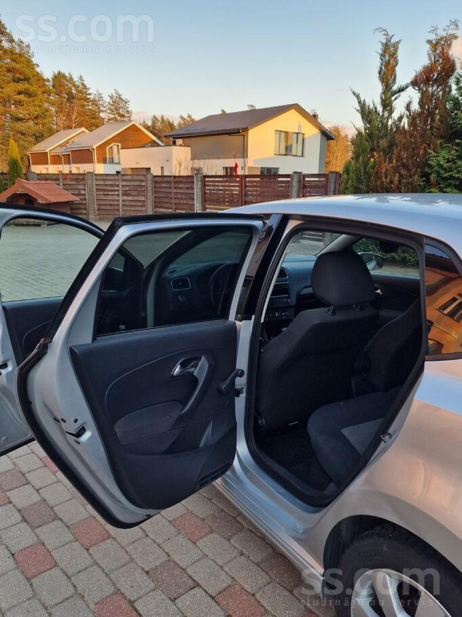 Grey Volkswagen Polo 2012 in Riga, with an engine capacity of 1.20 L and mileage of 318 thousand km for 3150 €, photo 15 on AUTOMOTO.COM.LV