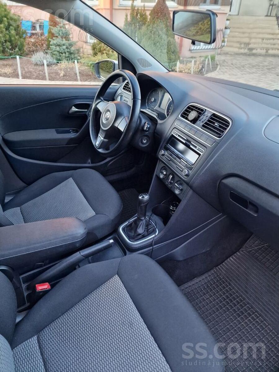 Grey Volkswagen Polo 2012 in Riga, with an engine capacity of 1.20 L and mileage of 318 thousand km for 3150 €, photo 19 on AUTOMOTO.COM.LV