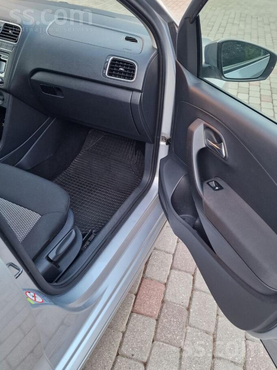 Grey Volkswagen Polo 2012 in Riga, with an engine capacity of 1.20 L and mileage of 318 thousand km for 3150 €, photo 21 on AUTOMOTO.COM.LV
