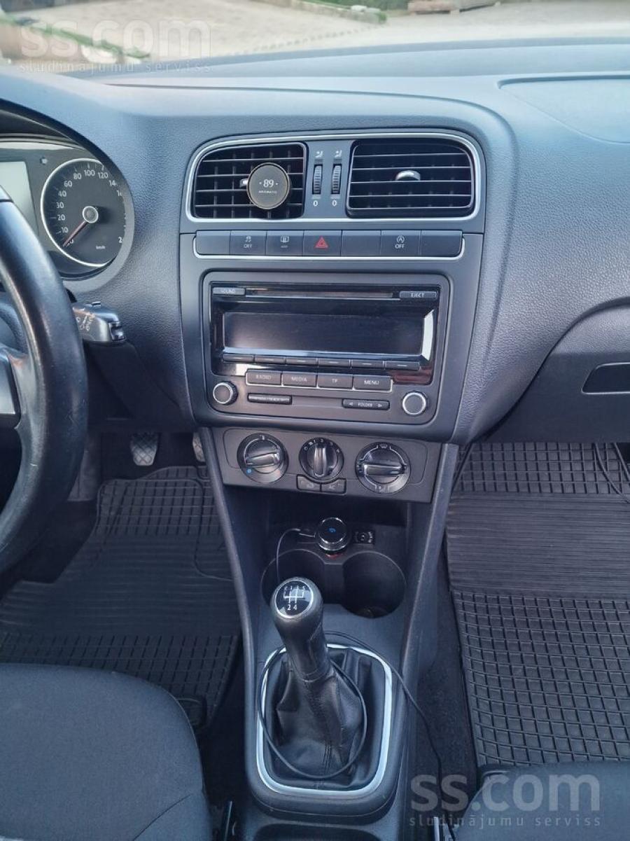 Grey Volkswagen Polo 2012 in Riga, with an engine capacity of 1.20 L and mileage of 318 thousand km for 3150 €, photo 24 on AUTOMOTO.COM.LV