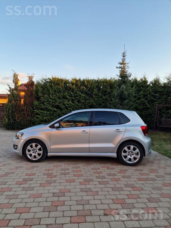 Grey Volkswagen Polo 2012 in Riga, with an engine capacity of 1.20 L and mileage of 318 thousand km for 3100 €, photo 2 on AUTOMOTO.COM.LV