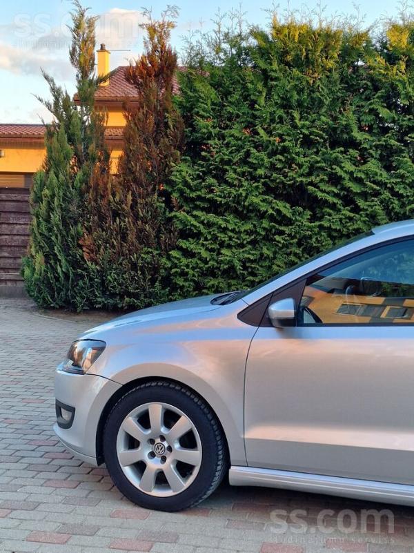 Grey Volkswagen Polo 2012 in Riga, with an engine capacity of 1.20 L and mileage of 318 thousand km for 3100 €, photo 3 on AUTOMOTO.COM.LV