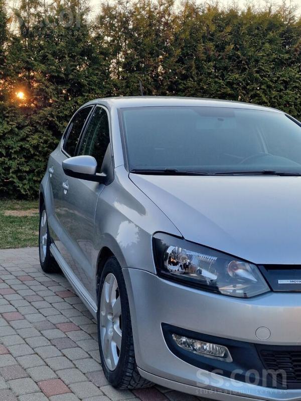 Grey Volkswagen Polo 2012 in Riga, with an engine capacity of 1.20 L and mileage of 318 thousand km for 3100 €, photo 5 on AUTOMOTO.COM.LV