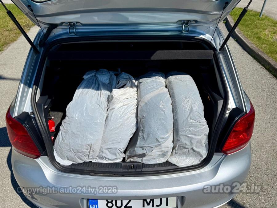 Pelēks Volkswagen Polo 2012 Tallina, ar dzinēja tilpumu 1.20 L un nobraukumu 176 tūkst. km par 3800 €, foto 10 vietnē AUTOMOTO.COM.LV