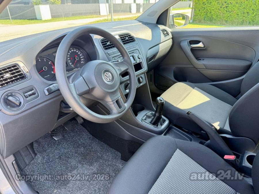 Pelēks Volkswagen Polo 2012 Tallina, ar dzinēja tilpumu 1.20 L un nobraukumu 176 tūkst. km par 3800 €, foto 11 vietnē AUTOMOTO.COM.LV