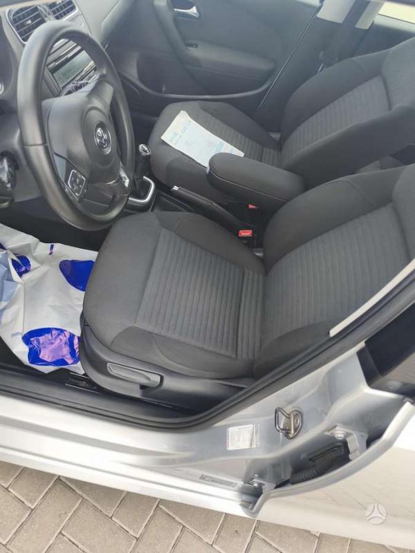 Grey Volkswagen Polo 2012 in Taurage, with an engine capacity of 1.60 L and mileage of 231 thousand km for 3999 €, photo 4 on AUTOMOTO.COM.LV