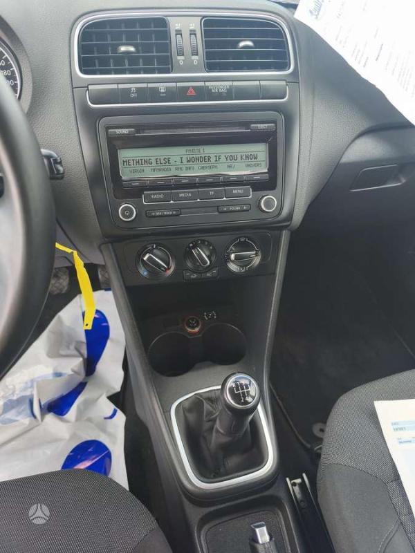 Grey Volkswagen Polo 2012 in Taurage, with an engine capacity of 1.60 L and mileage of 231 thousand km for 3999 €, photo 8 on AUTOMOTO.COM.LV