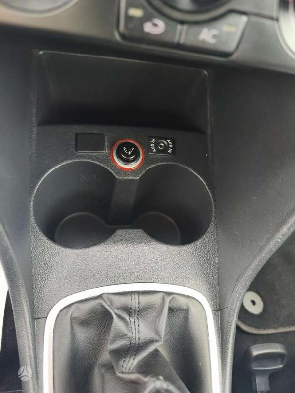 Grey Volkswagen Polo 2012 in Taurage, with an engine capacity of 1.60 L and mileage of 231 thousand km for 3999 €, photo 9 on AUTOMOTO.COM.LV
