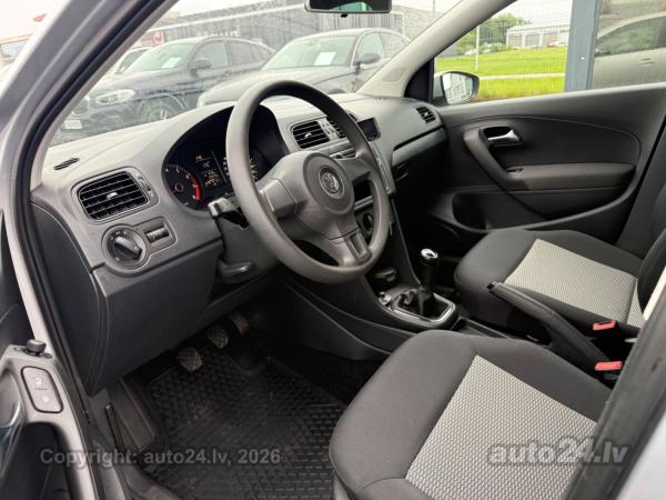 Grey Volkswagen Polo 2012 in Tallinn, with an engine capacity of 1.40 L and mileage of 135 thousand km for 4990 €, photo 5 on AUTOMOTO.COM.LV