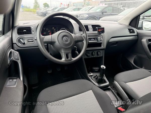 Grey Volkswagen Polo 2012 in Tallinn, with an engine capacity of 1.40 L and mileage of 135 thousand km for 4990 €, photo 6 on AUTOMOTO.COM.LV