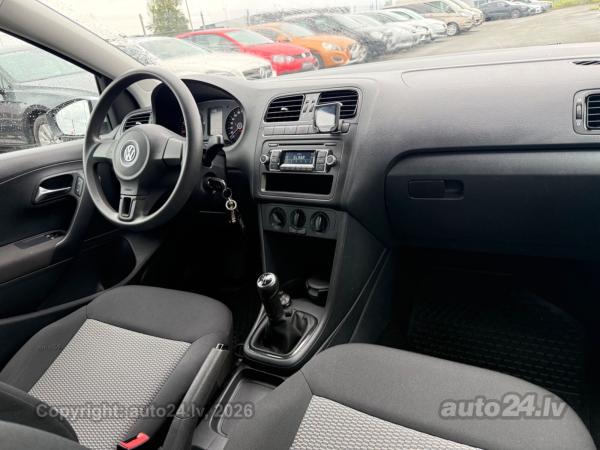Grey Volkswagen Polo 2012 in Tallinn, with an engine capacity of 1.40 L and mileage of 135 thousand km for 4990 €, photo 7 on AUTOMOTO.COM.LV