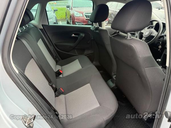 Grey Volkswagen Polo 2012 in Tallinn, with an engine capacity of 1.40 L and mileage of 135 thousand km for 4990 €, photo 10 on AUTOMOTO.COM.LV