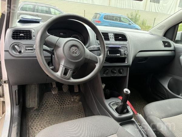 Pelēks Volkswagen Polo 2012 Rīga, ar dzinēja tilpumu 1.20 L un nobraukumu 220 tūkst. km par 2700 €, foto 3 vietnē AUTOMOTO.COM.LV
