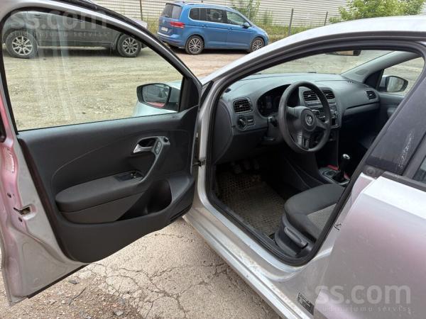 Pelēks Volkswagen Polo 2012 Rīga, ar dzinēja tilpumu 1.20 L un nobraukumu 220 tūkst. km par 2700 €, foto 4 vietnē AUTOMOTO.COM.LV