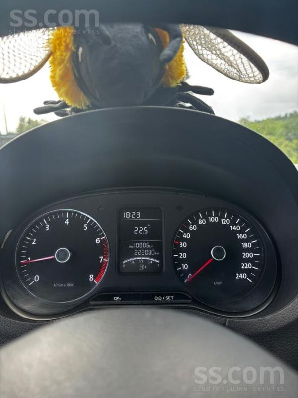 Pelēks Volkswagen Polo 2012 Valka, ar dzinēja tilpumu 1.20 L un nobraukumu 222 tūkst. km par 2500 €, foto 5 vietnē AUTOMOTO.COM.LV