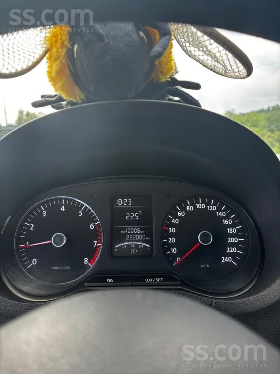 Pelēks Volkswagen Polo 2012 Valka, ar dzinēja tilpumu 1.20 L un nobraukumu 222 tūkst. km par 2500 €, foto 6 vietnē AUTOMOTO.COM.LV