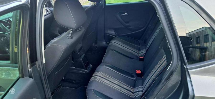 Pelēks Volkswagen Polo 2012 Tauragė, ar dzinēja tilpumu 1.60 L un nobraukumu 270 tūkst. km par 4900 €, foto 35 vietnē AUTOMOTO.COM.LV